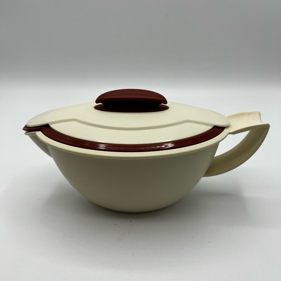 Tupperware | Kitchen | 3 Pieces Tupperware Insulated Heat Serve Gravy ...